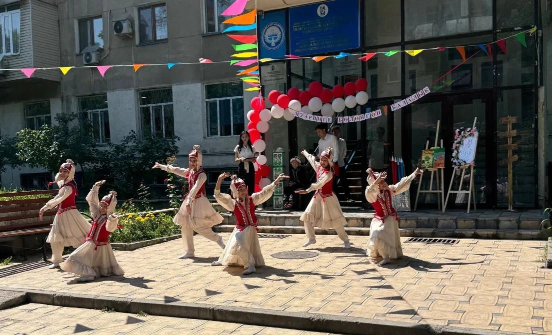Борбордук китепканада балдар үчүн жайкы ийримдер ачылды - Кыргыз ...